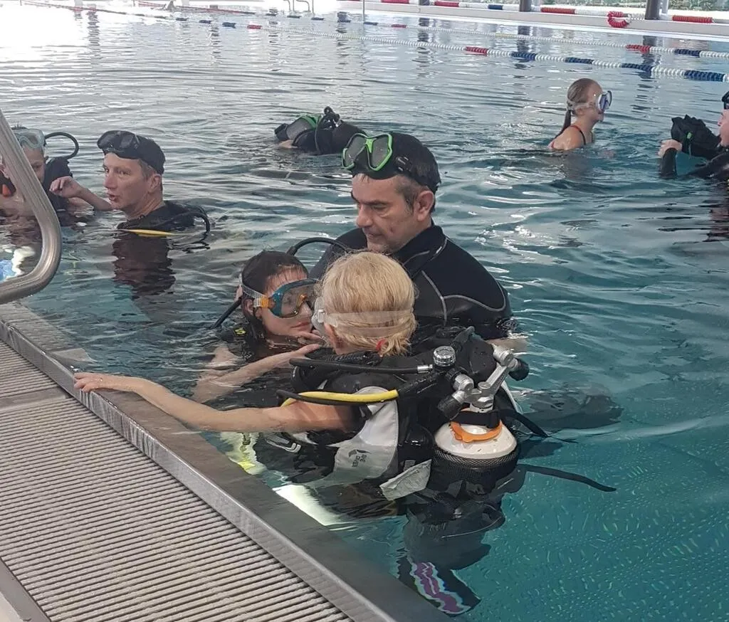 Bayeux. Des élèves de CM1 et CM2 s’initient à la plongée - Caen.maville.com