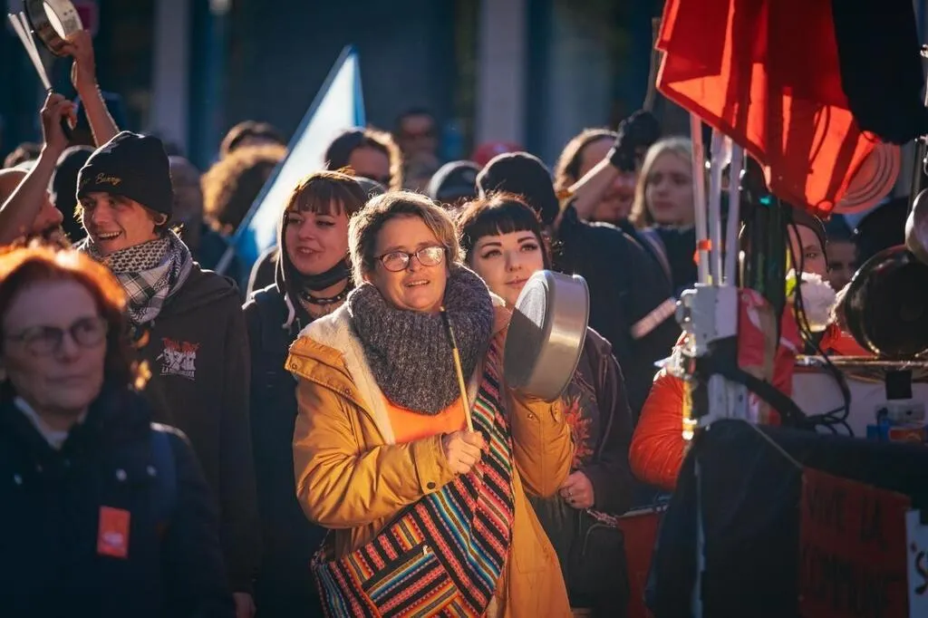 Réforme des retraites : un concert de casseroles dans les rues de ...
