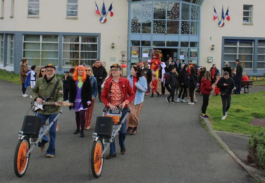 Moncé-en-Belin. Les carnavaleux ont animé le Val’Rhonne - Le Mans ...