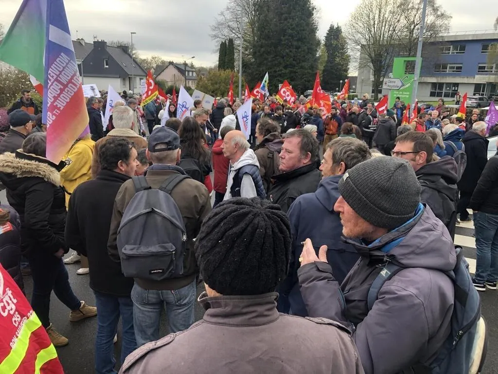 EN IMAGES. Grève du 6 avril. Plus d’un millier de personnes ont manifesté à Guingamp - Dinan ...