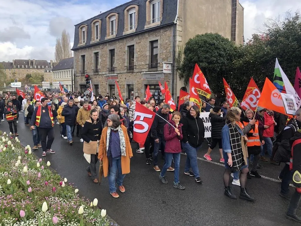 EN IMAGES. Grève du 6 avril. Plus d’un millier de personnes ont manifesté à Guingamp - Dinan ...