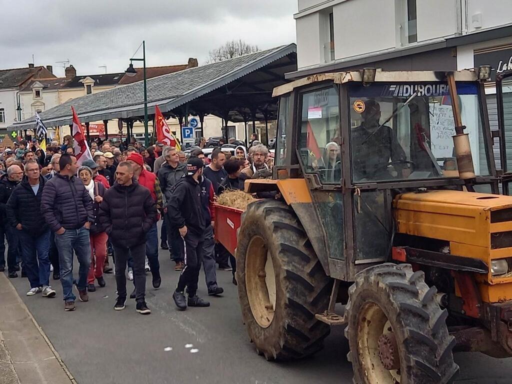 Grève du 6 avril. 350 personnes à Machecoul contre la réforme des ... Grève du 6 avril. 350 personnes à Machecoul contre la réforme des ...