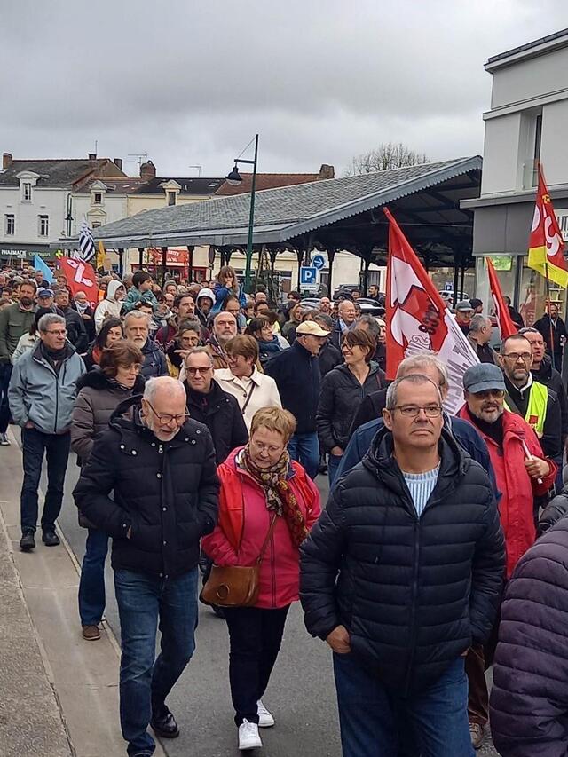 Grève du 6 avril. 350 personnes à Machecoul contre la réforme des ... Grève du 6 avril. 350 personnes à Machecoul contre la réforme des ...