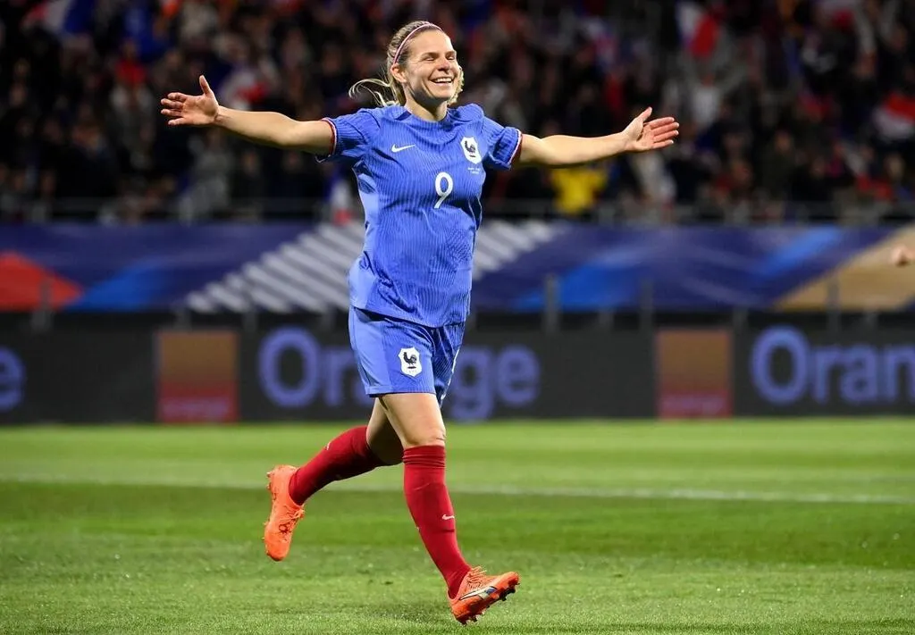 Équipe de France féminine. Doublé d’Eugénie Le Sommer pour son retour ...