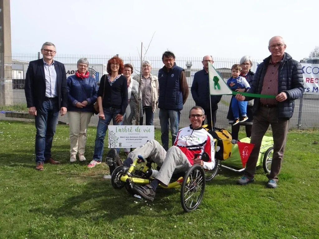 Une étape à Saint-Pol-de-Léon dans son tour de France en tricycle ...