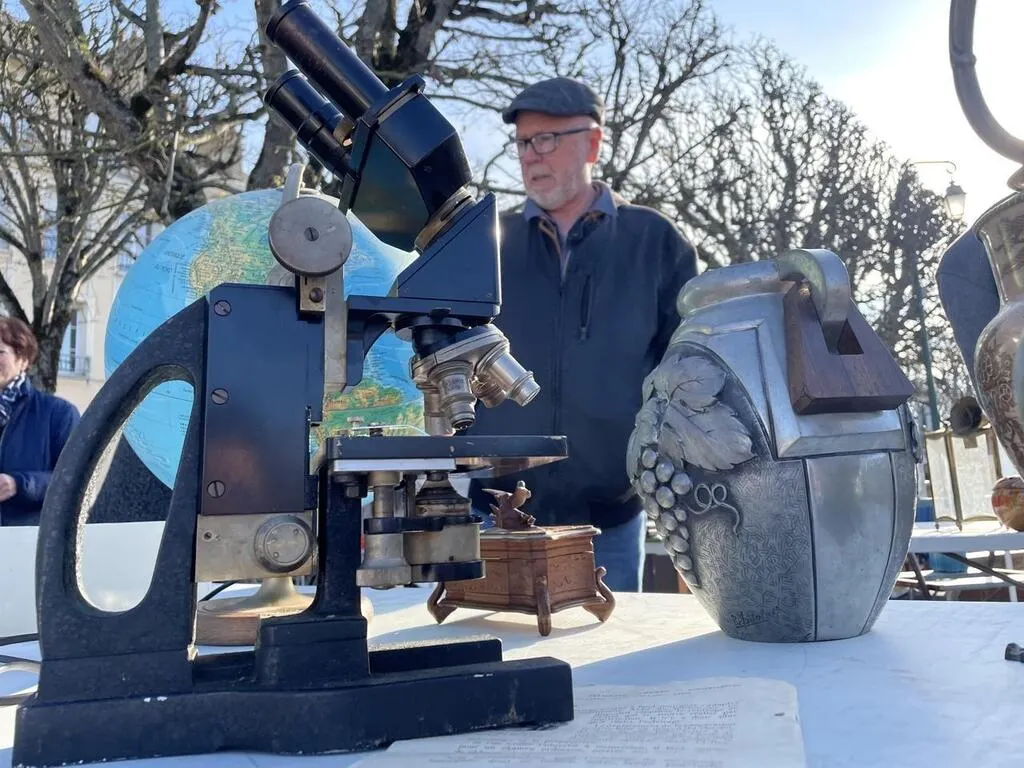 Marché aux puces : à Bayeux, ils cultivent l’art de chiner au petit matin - Caen.maville.com