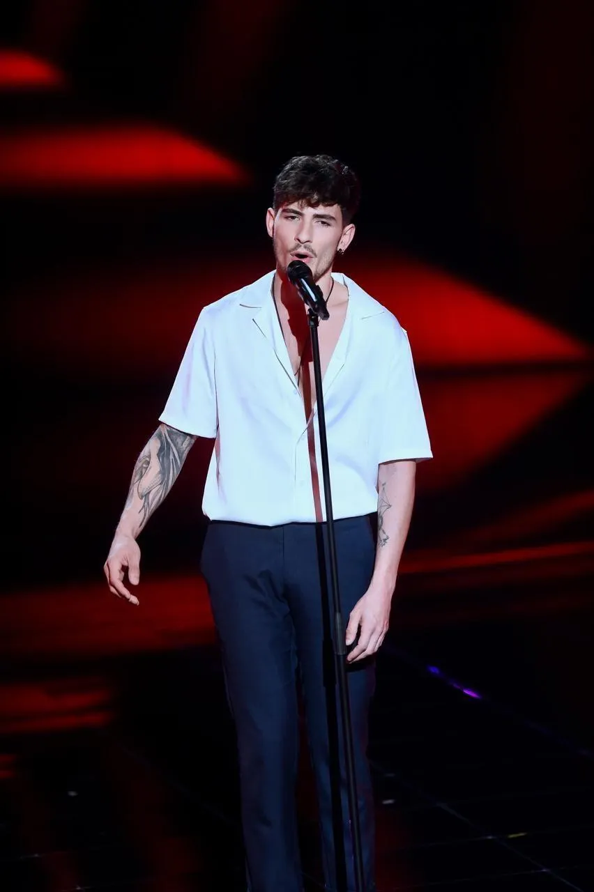 « The Voice ». Infirmer au CHU de Nantes, Aiden se qualifie après les ...