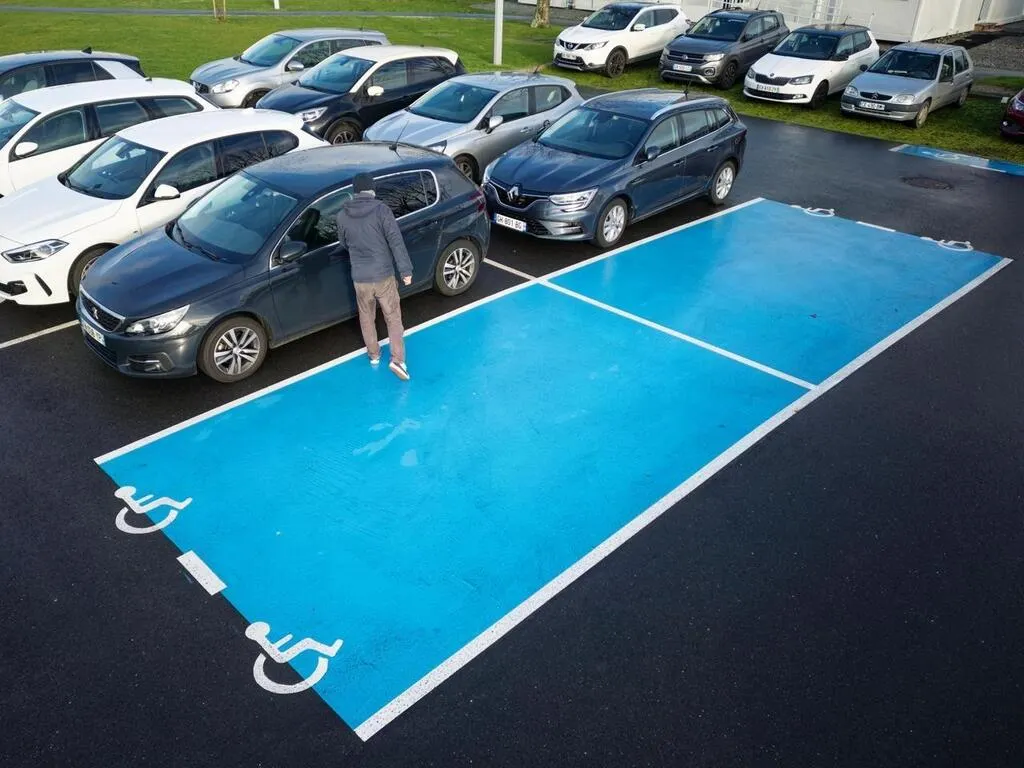 Que risque-t-on en se garant sur une place réservée aux personnes ...