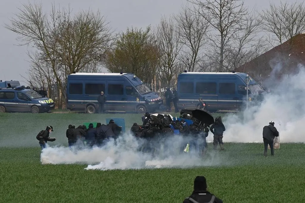 Sainte-Soline : les tirs de LBD en quads conformes à la légitime défense, selon l’IGGN - Laval ...