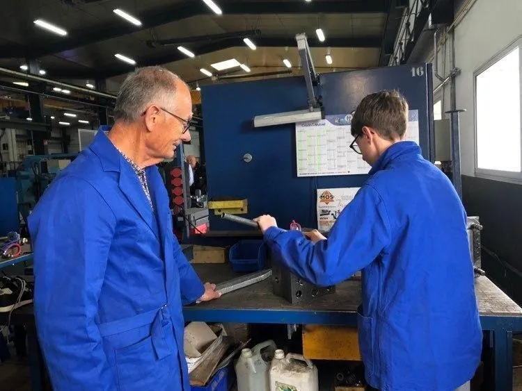 Challans. À 13 ans, il découvre un métier avec un retraité, au sein de ...