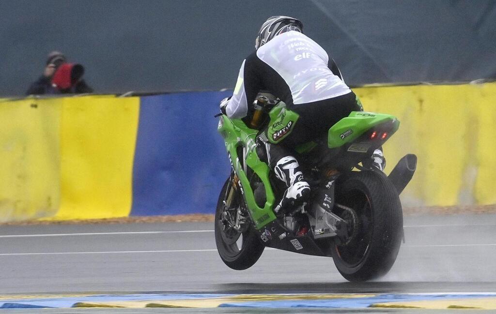 En Images Dernière Ligne Droite Avant Le Départ Des 24 Heures Motos Au