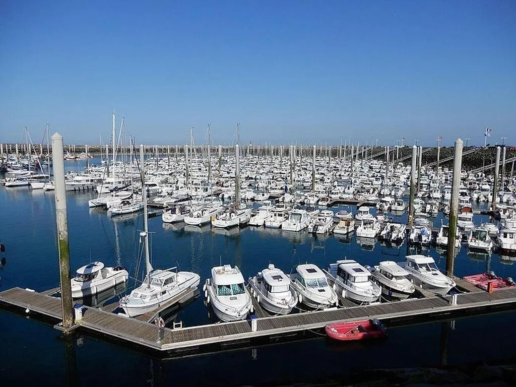Saint-Quay-Portrieux. Une vedette renflouée dans le port - Dinan ...