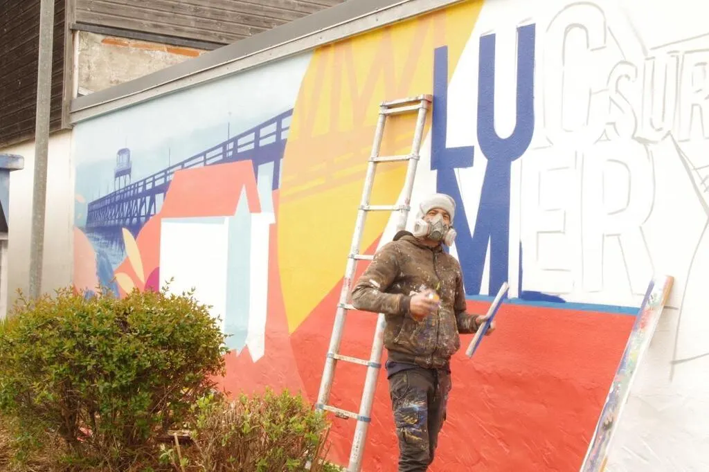 L’artiste Solice réalise une nouvelle fresque à l’entrée de la ville de ...