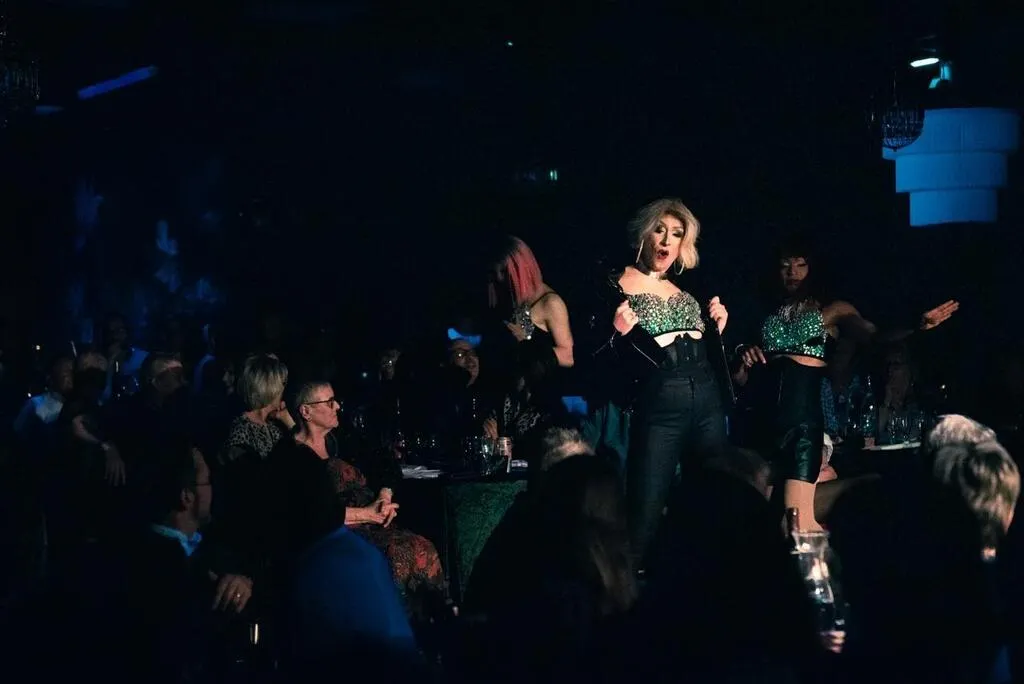 REPORTAGE. Une soirée au cabaret avec Charley Doll, artiste ...