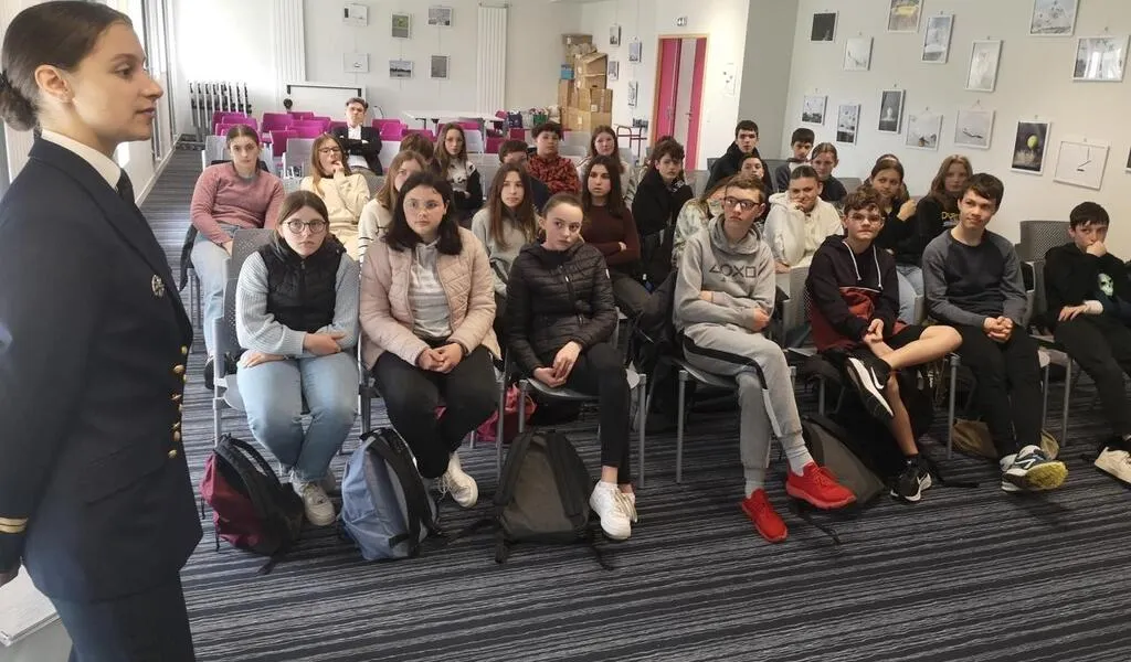 Minihy-Tréguier. Du collège, elle amerrit sur le pont du porte-avions ...