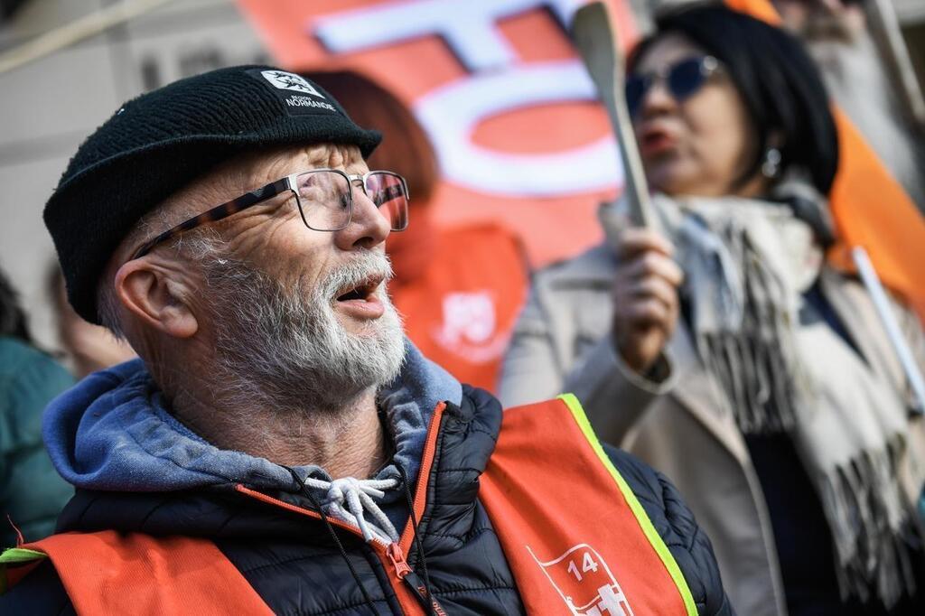 Retraites Concert De Casseroles à Maltot Le Député Freddy Sertin