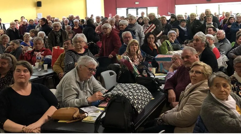 Bourbriac. 800 personnes au loto des commerçants et artisans - Guingamp ... Bourbriac. 800 personnes au loto des commerçants et artisans - Guingamp ...