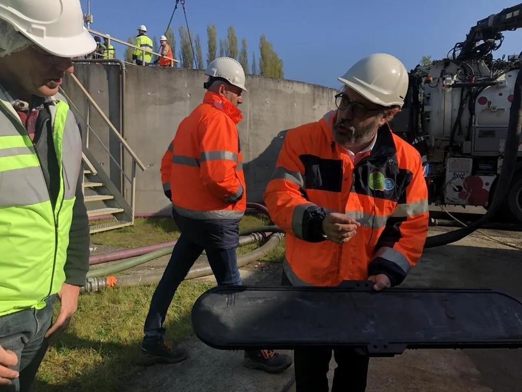 Quand un scaphandrier plonge dans la station d’épuration - Angers ...