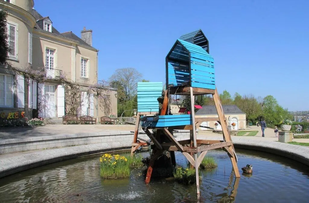 À Laval, la structure créée par Grand géant trouve sa place à la ...