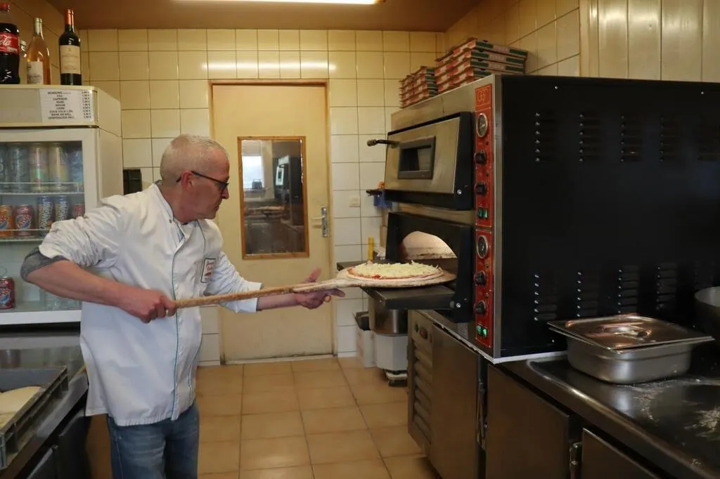 Qui est Jhonny Rocket, mythique pizzaïolo de Bayeux ? - Caen.maville.com