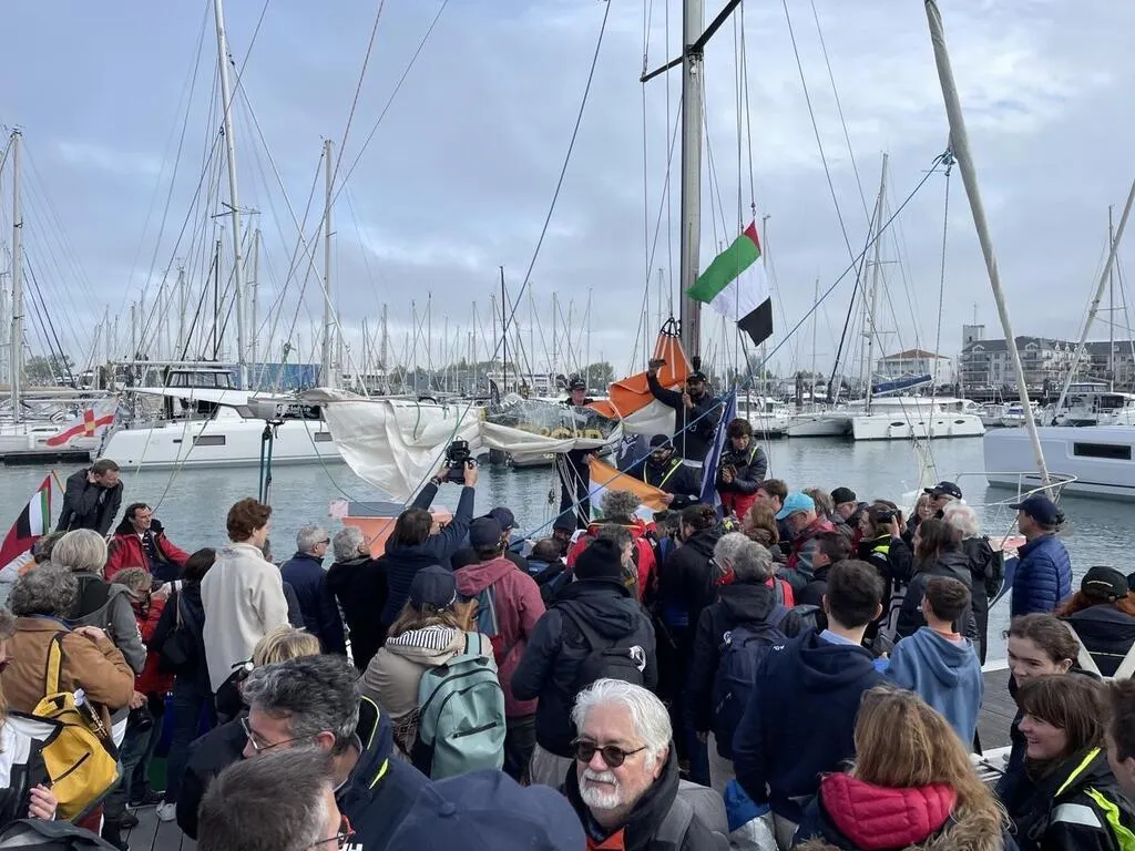 EN IMAGES. Abhilash Tomy, deuxième de la Golden Globe Race, accueilli en héros aux - Les Sables ...