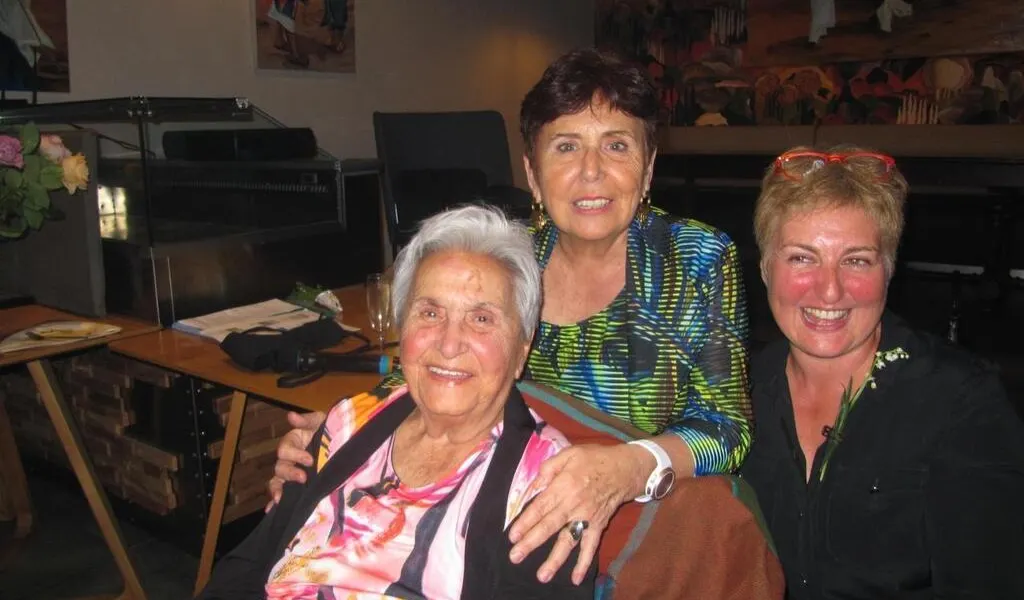 Arradon. À 100 ans, Perla Bouadana « continue de peindre dans ses rêves ...