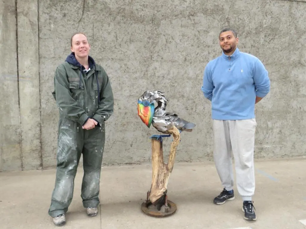 Métal, bois, plastique… À Bruz, il transforme les déchets en œuvres d ...