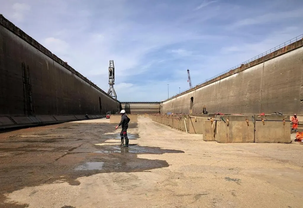 Sur le port de Saint-Nazaire, une descente dans les entrailles de la ...