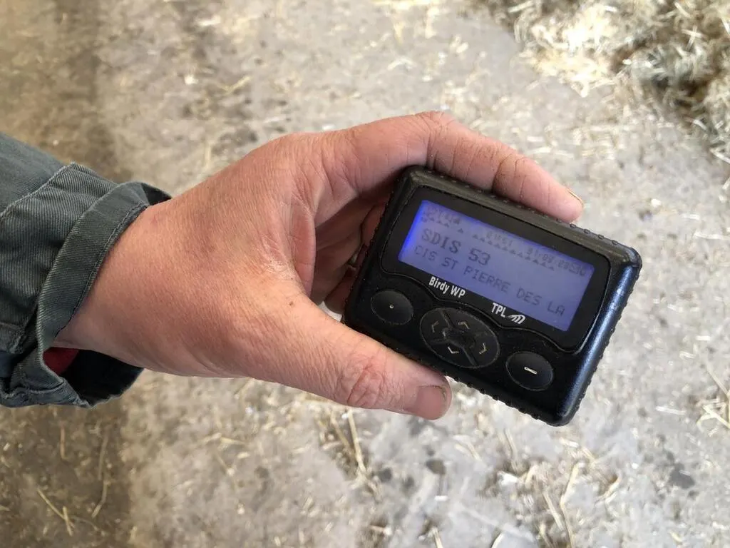 En Mayenne, Sébastien Huard est agriculteur mais aussi pompier ...