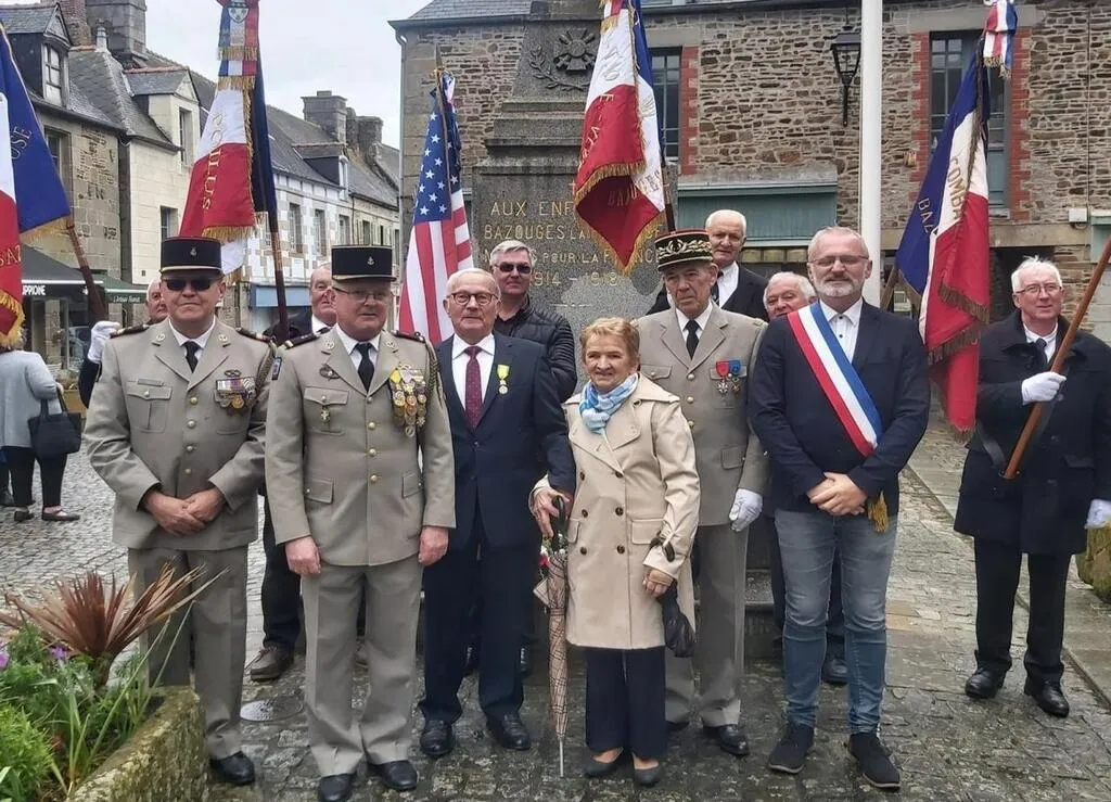Bazouges-la-Pérouse. Une décoration de la croix militaire remise lors ...