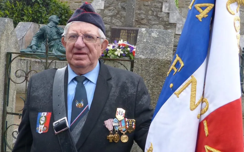 Champeaux. Daniel Chaumont, porte-drapeau médaillé - Saint-Lô.maville.com