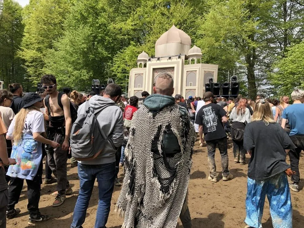 Rave party dans la Manche : trois personnes en garde à vue . Sport ...