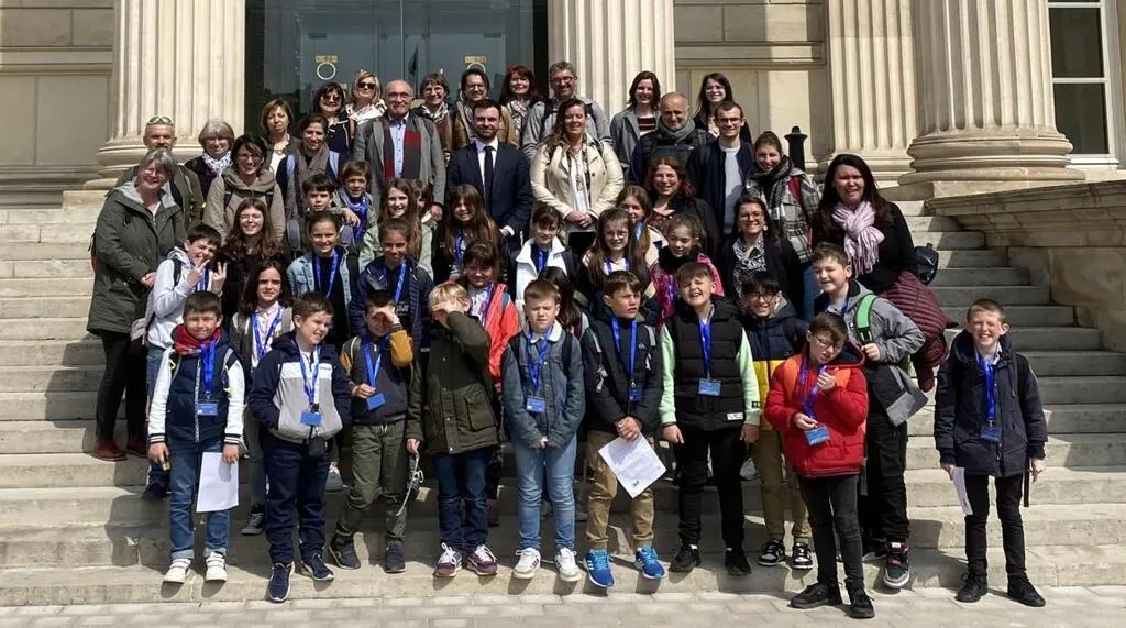 Saint-Jean-de-Beugné. Visite de l’Assemblé nationale pour les élèves de ...