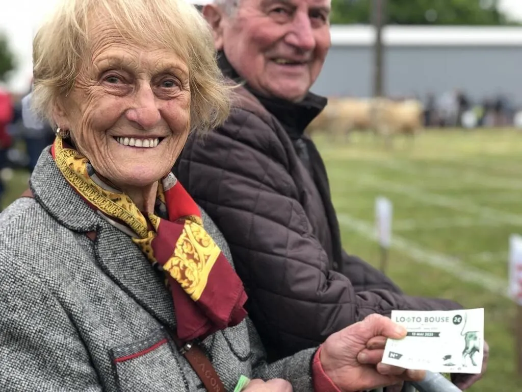 REPORTAGE. « Je n’en croyais pas mes yeux » : un « burlesque » loto ...