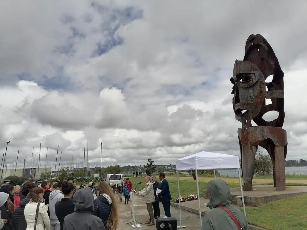 « Pour ne pas oublier » : À Brest, une cérémonie pour la mémoire des ...