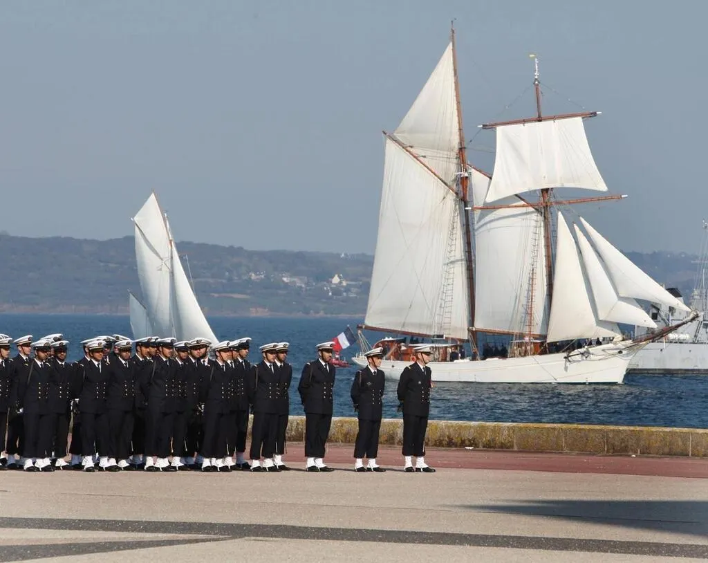 Quelques heures, jeudi, pour découvrir la prestigieuse École navale de ...