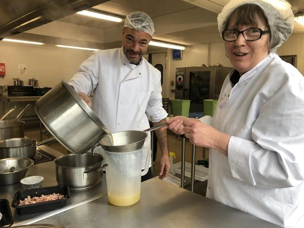 Une matinée à l’école des « handichefs », futurs commis de cuisine en ...