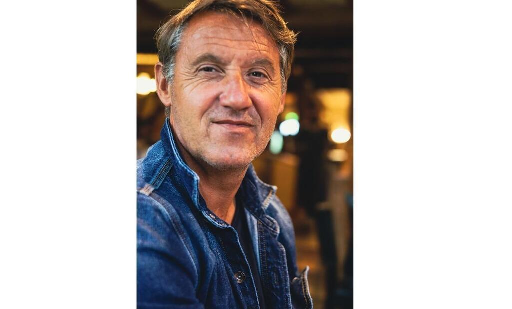 À Vannes, Marc Hamon se lance dans la coiffure à domicile - Vannes ... À Vannes, Marc Hamon se lance dans la coiffure à domicile - Vannes ...