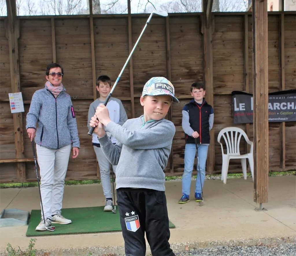 À 10 ans, Mahé Besnoux est déjà un golfeur reconnu dans le pays de ...