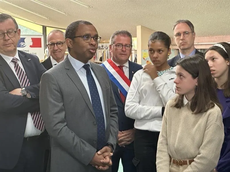 Pap Ndiaye en Normandie : le ministre arrive dans le Calvados attendu par quelques manifestants ...