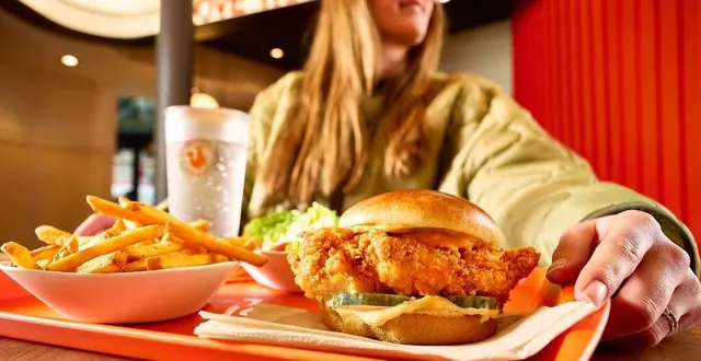 Popeyes, le fast-food de poulet frit qui veut concurrencer KFC, ouvre ...