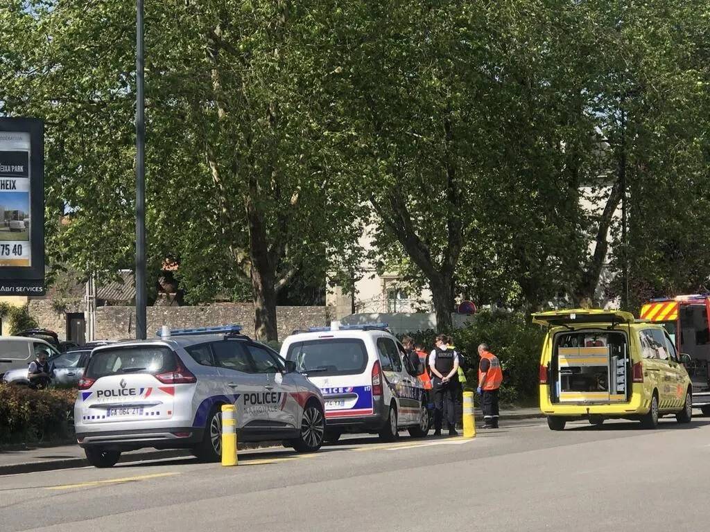 Un homme blessé dans une collision entre une trottinette et une voiture à Vannes - Vannes ...