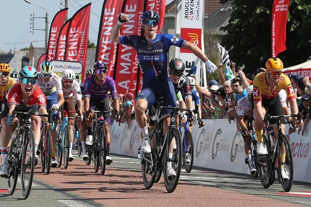 Boucles de la Mayenne 2023. Démare lance sa saison, baston de ...