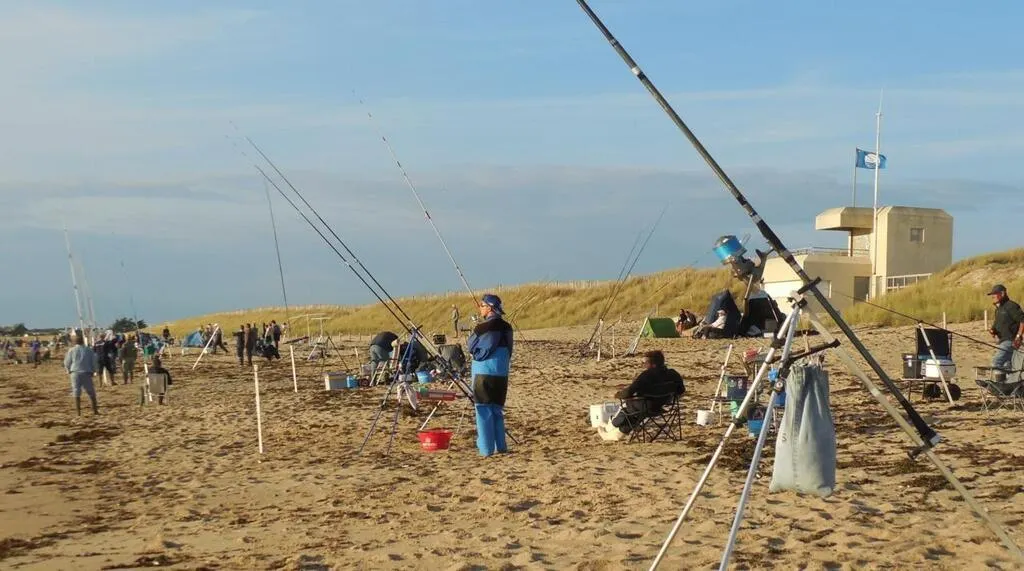 La Turballe. Du surfcasting sur la plage des Bretons le 3 juin . Sport ...