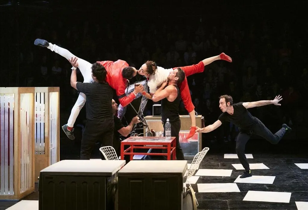 Près de Rennes. Dans ton cœur, un spectacle de cirque loufoque - Saint ...