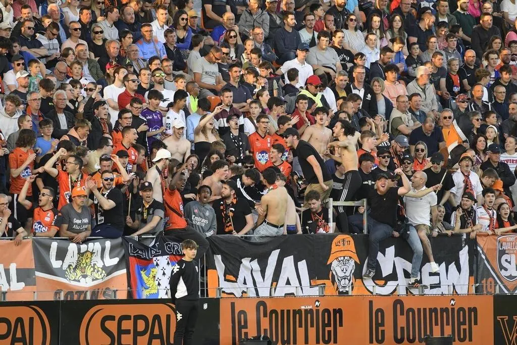 Ligue 2. Stade lavallois : 1 000 supporters tango à Amiens . Sport - Lorient.maville.com