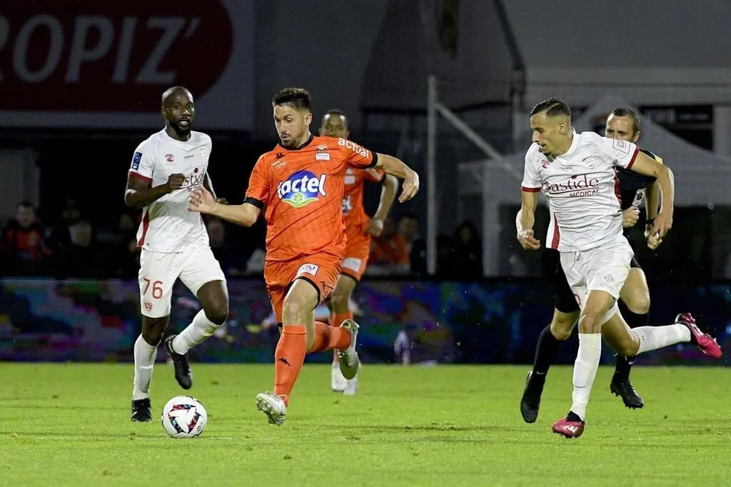 Ligue 2 Stade Lavallois Julien Maggiotti Maître à Jouer Au Grand