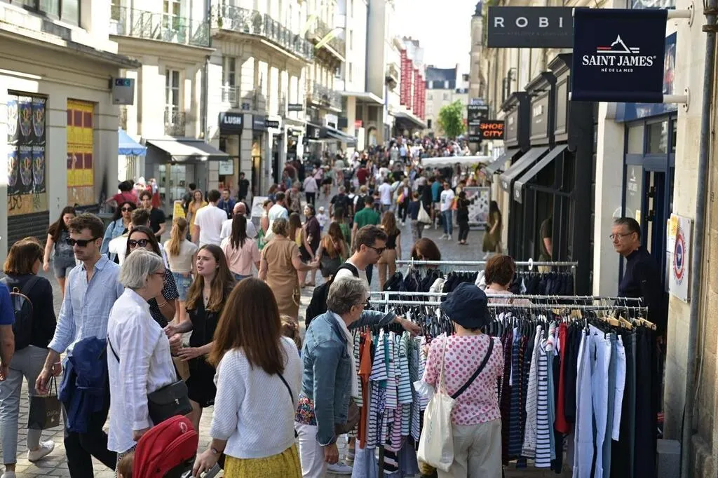 La braderie a fait le plein dans les rues nantaises - Nantes.maville.com