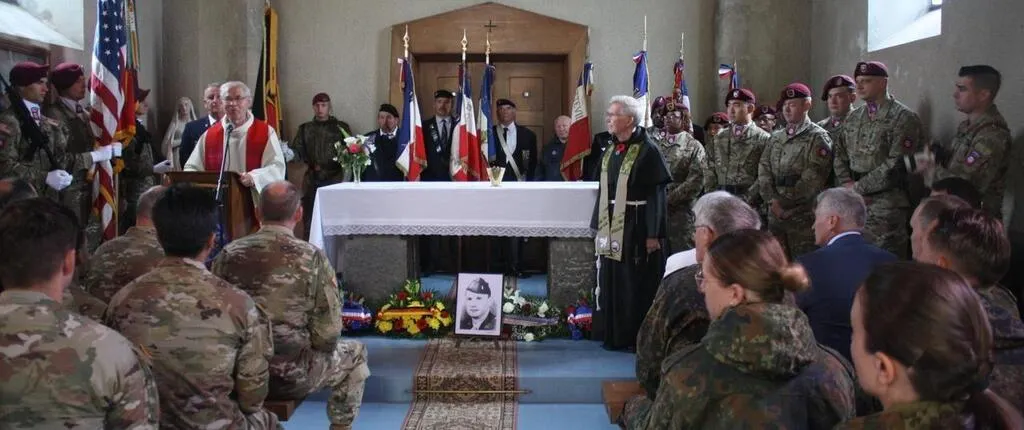 79e D-Day. Un hommage au père Maternowski a été rendu à Amfreville ...