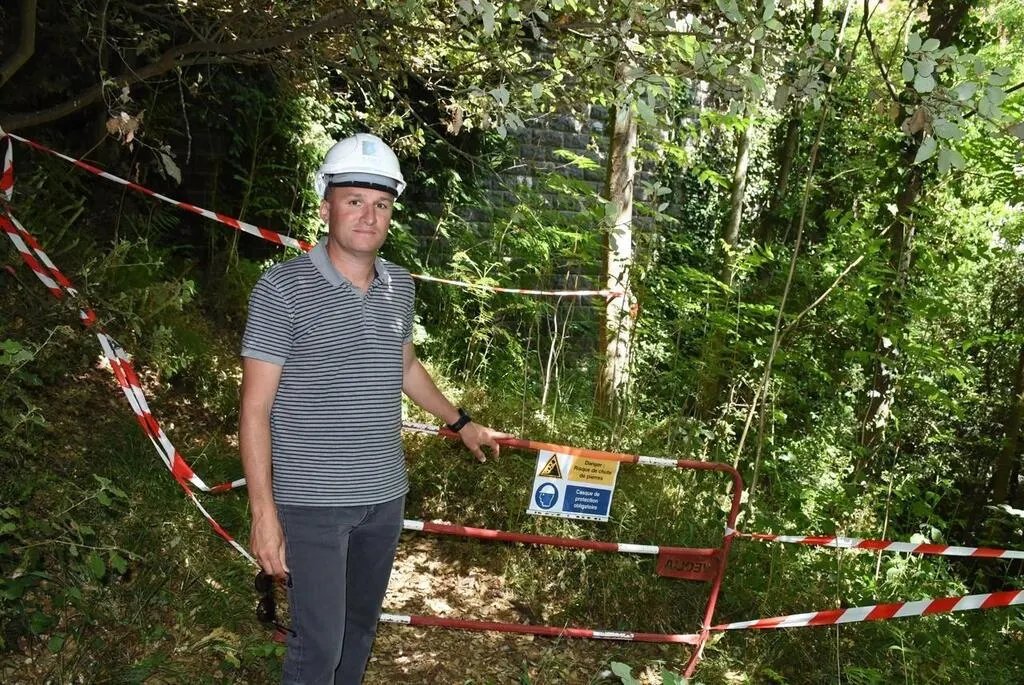Sablé-sur-Sarthe. Gros chantier sur le coteau rocheux du jardin public ...